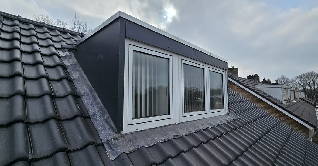 Renovatie bitumendakkapel met Trespa afwerking - SD Dakdekkers